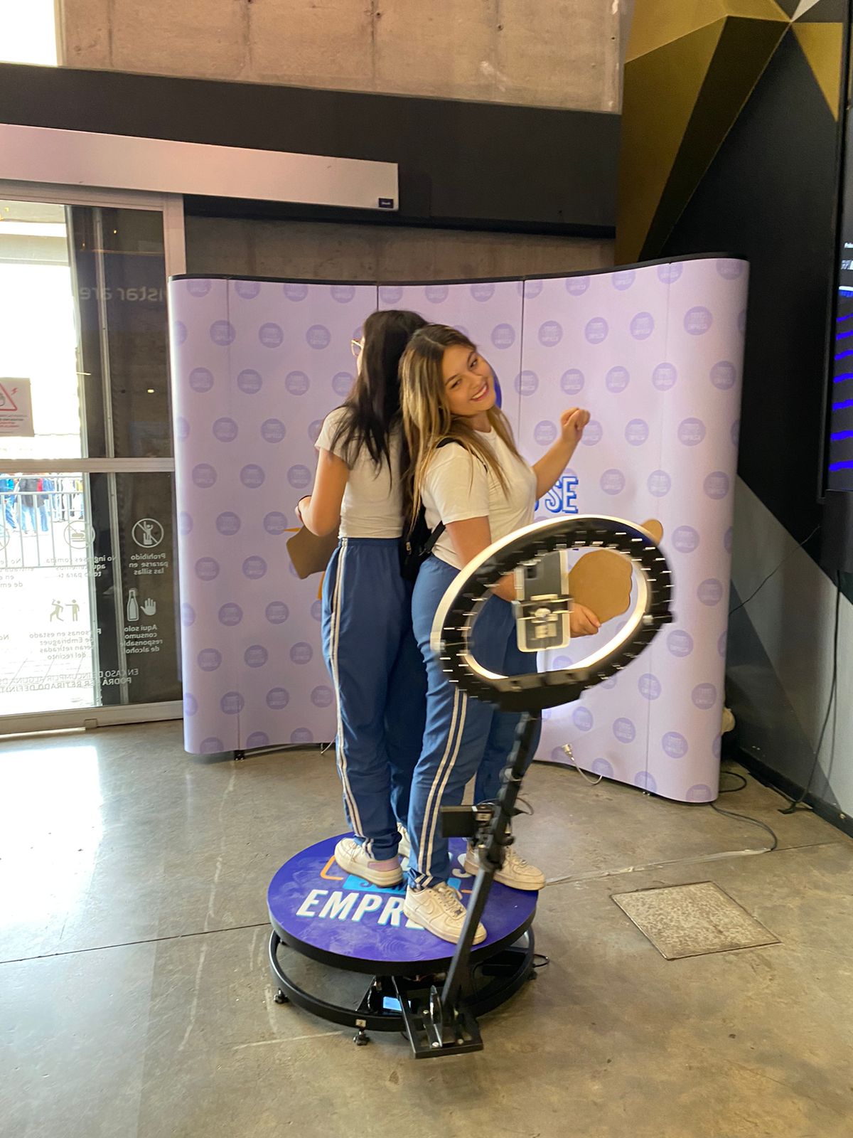 Guía completa para elegir la mejor cabina 360 para tu evento - Takub